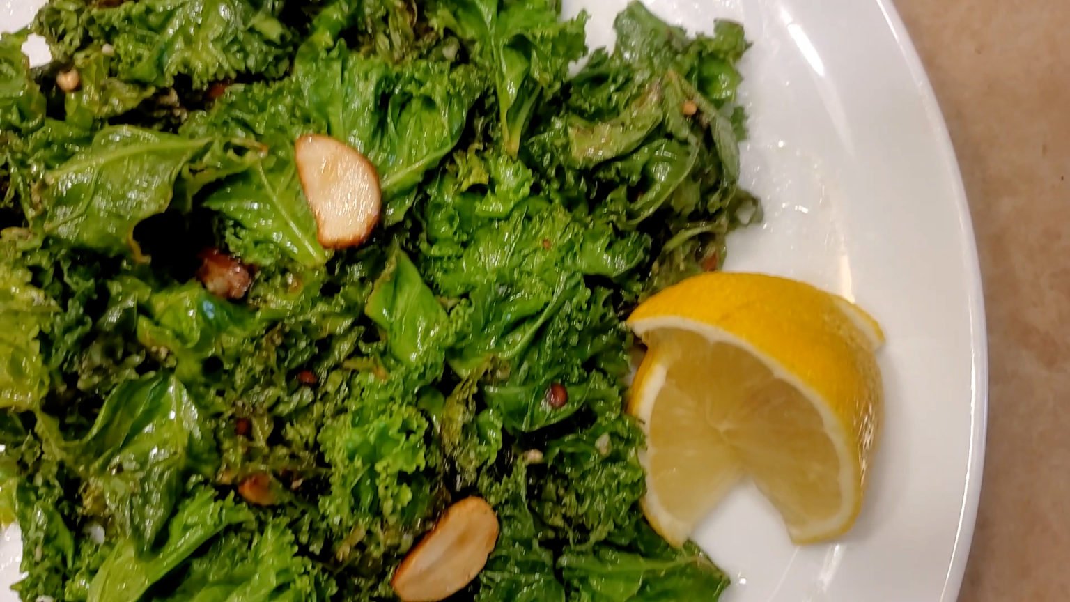 Sautéed Kale with Lemon and Garlic – TasteDis